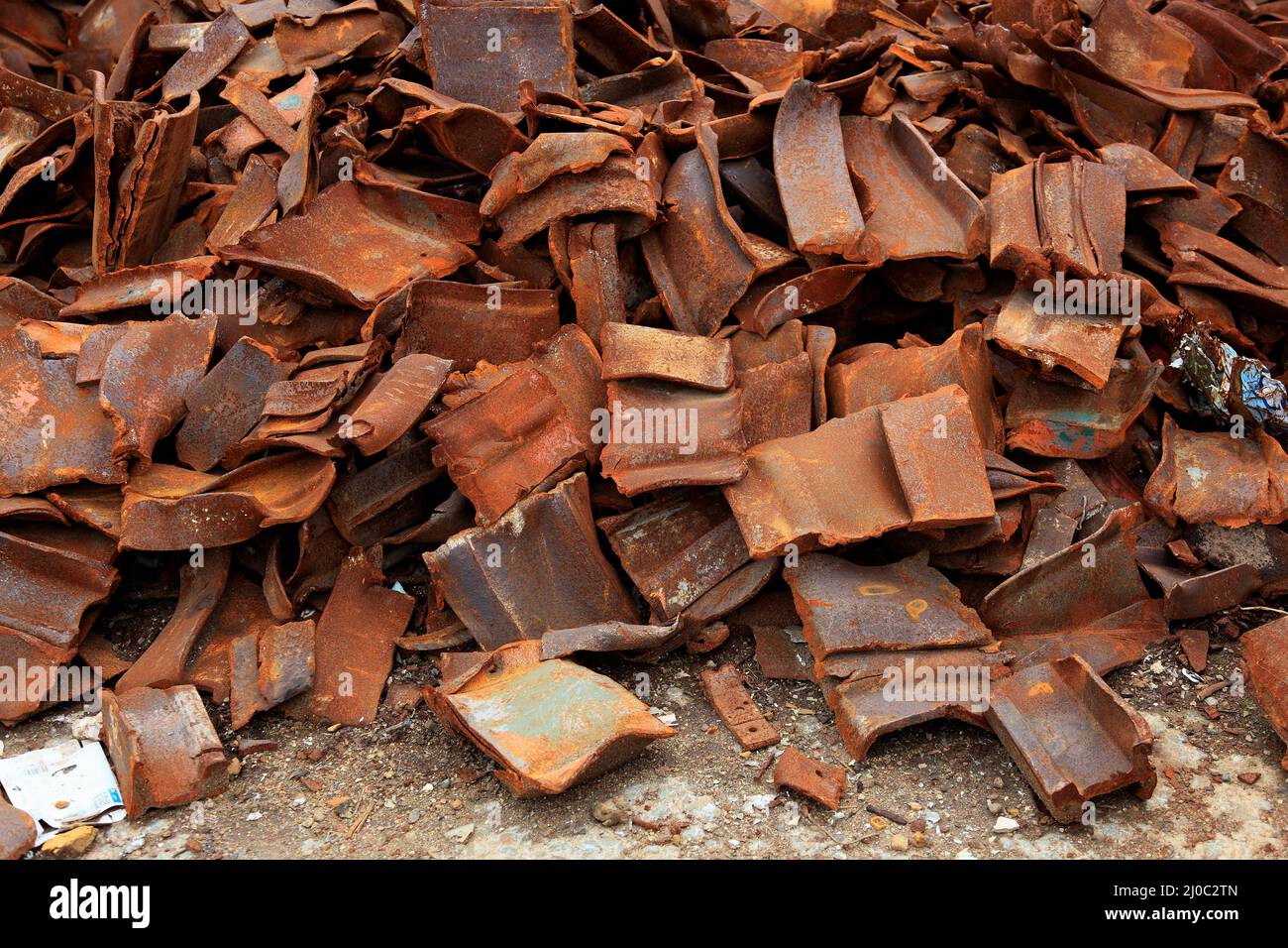 Metallabfälle, Rost, bei einem Altmetallhändler, zum Recycling / Metal ...