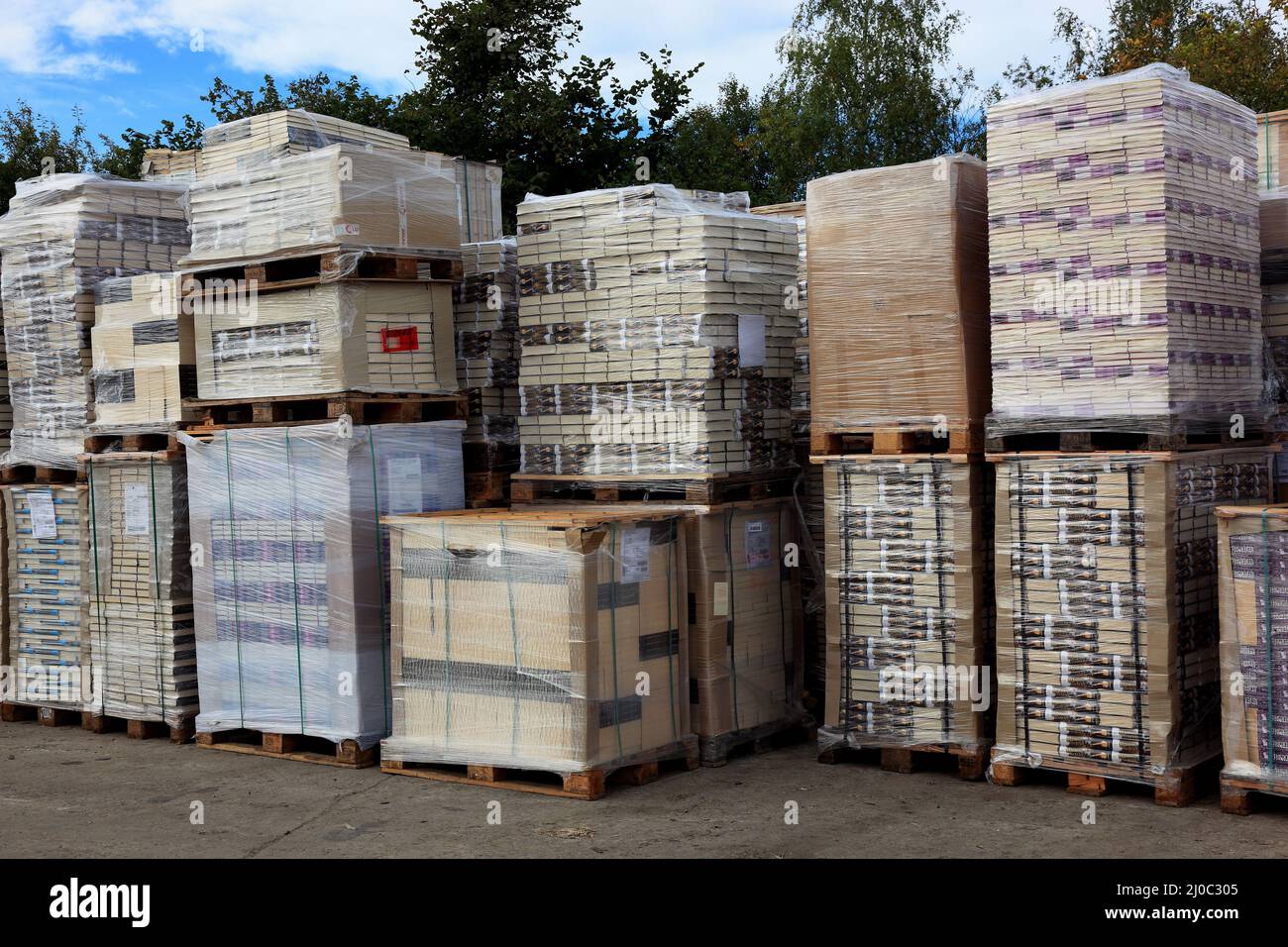 Paletten industrieanlagen hi-res stock photography and images - Alamy