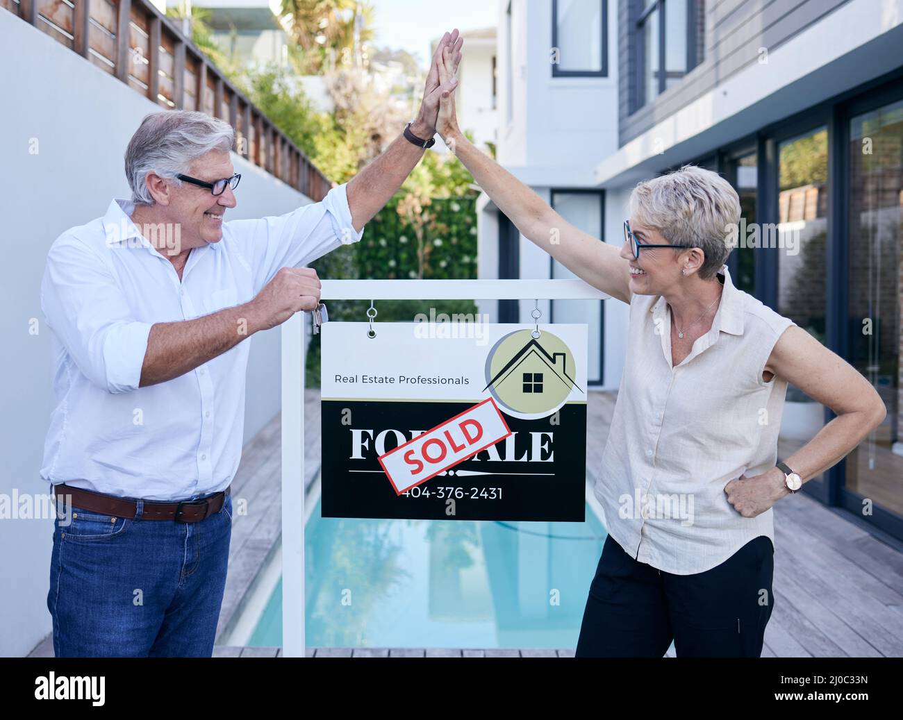 Sold sticker hi-res stock photography and images - Alamy