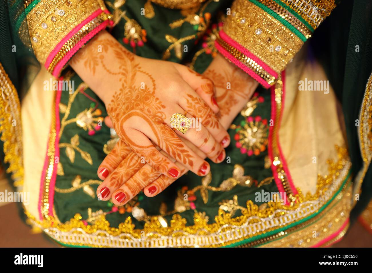 Omani Traditional Henna Design Stock Photo - Alamy