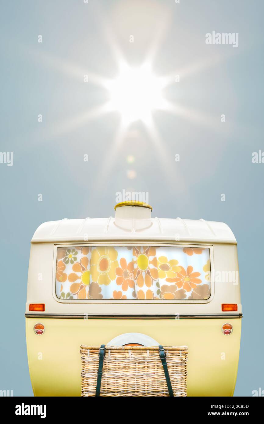 Old fashioned caravan hi-res stock photography and images - Alamy