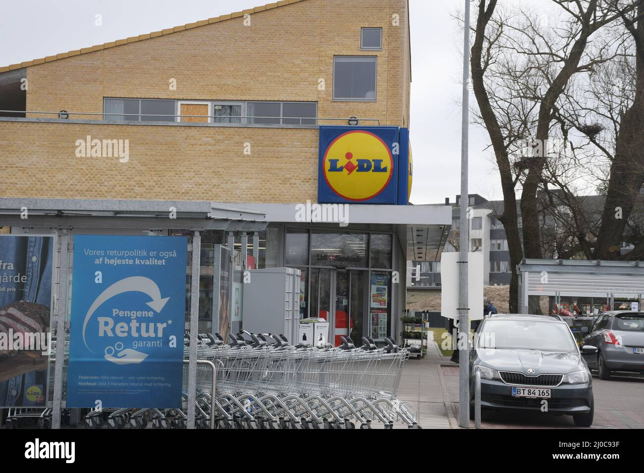 Copenhagen/Denmark/.18 .March 2022/German lidl grocery store chin in ...