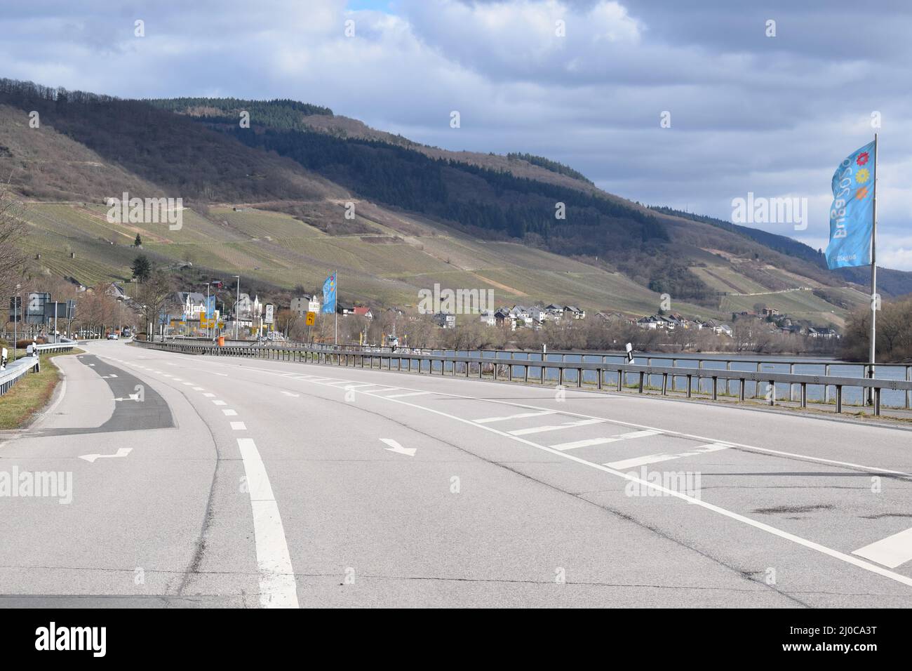 waterfront road at the Rhine, Lorch Stock Photo - Alamy