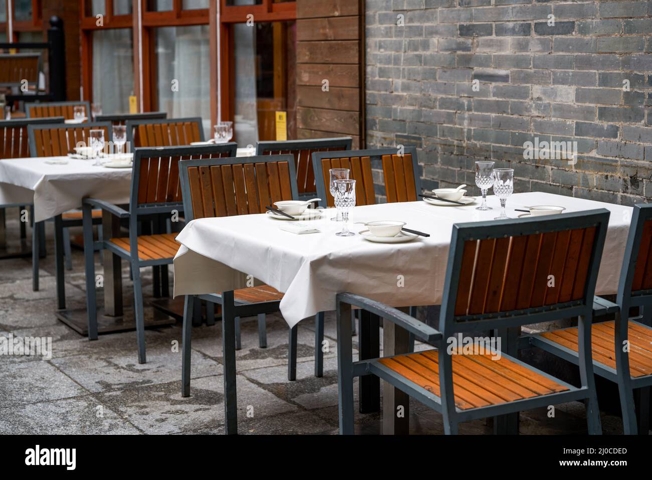 Outdoor alfresco seating layout of a Thai Thai restaurant Stock Photo ...
