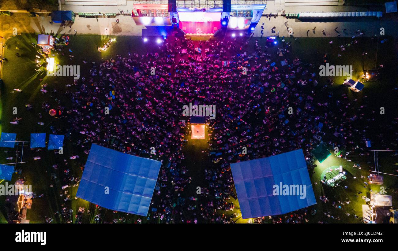 Crowd overhead view concert hi-res stock photography and images - Alamy