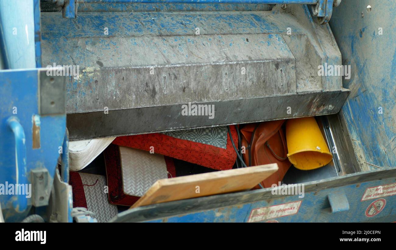 Waste collection large waste detail crushing machine mattress wood ...