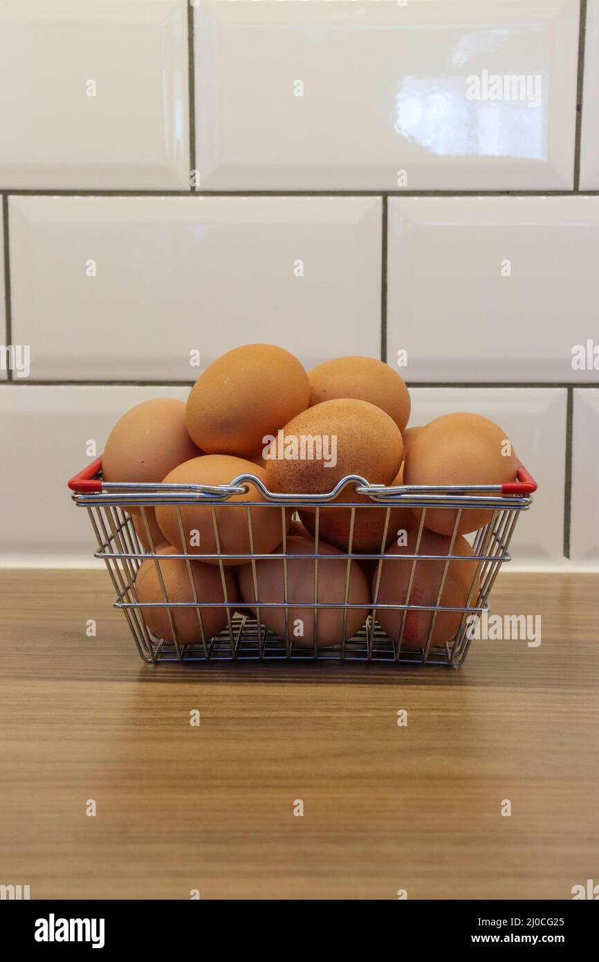 Hens eggs in basket hi-res stock photography and images - Alamy