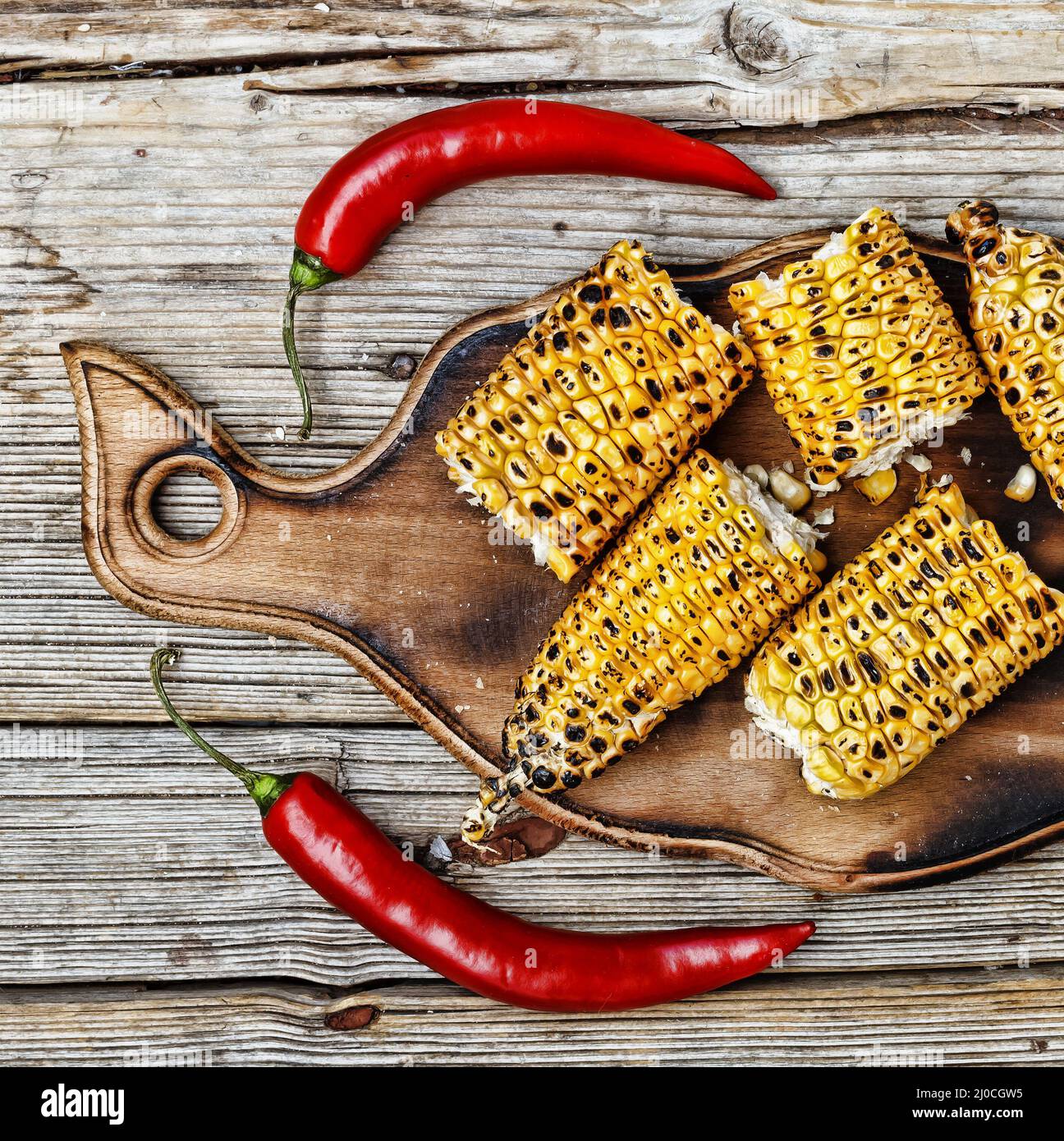 Traditional American food. Grilled corn. top vei Stock Photo - Alamy
