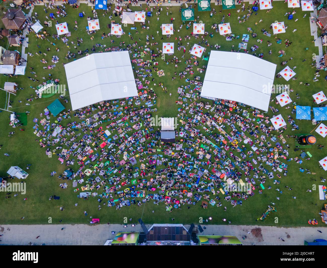 Crowd overhead view concert hi-res stock photography and images - Alamy
