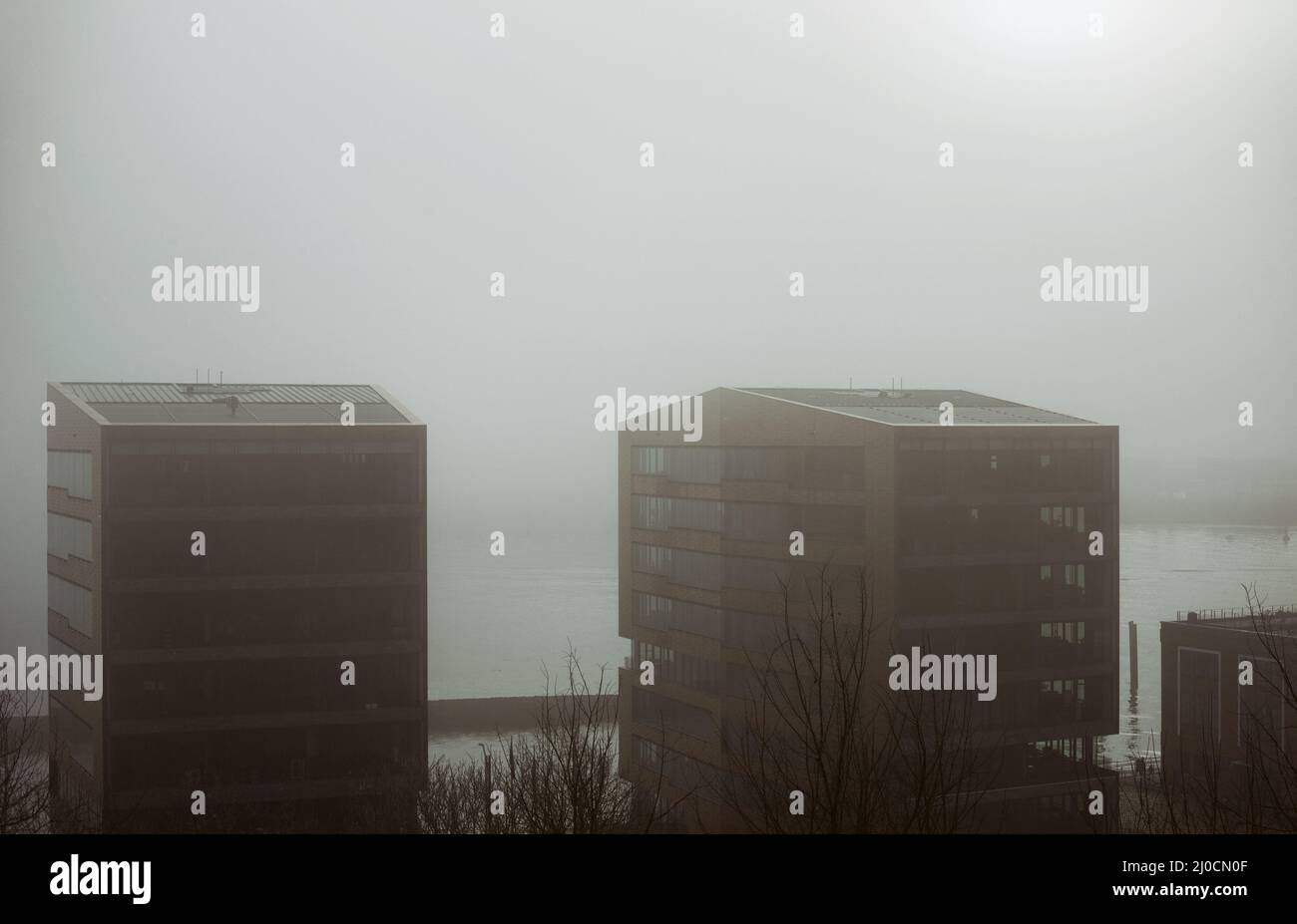 Fog buildings hi-res stock photography and images - Alamy