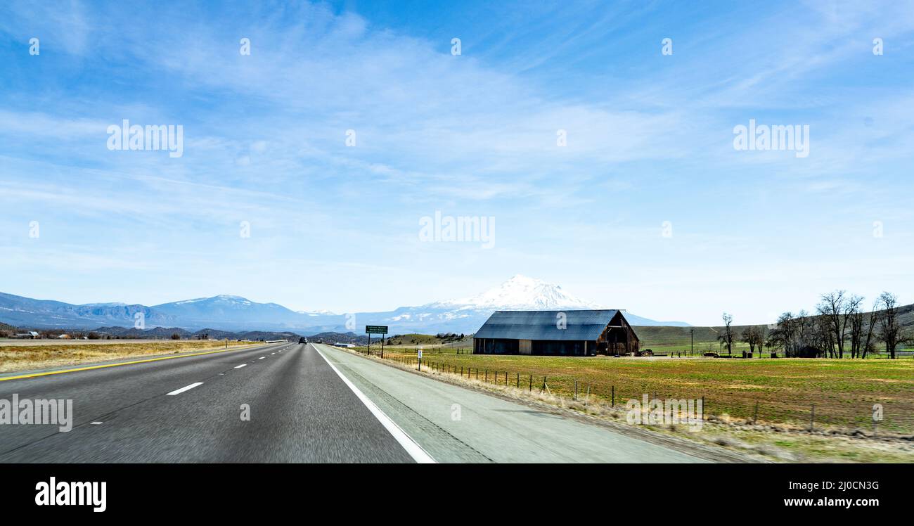 Building on roadside hi-res stock photography and images - Alamy