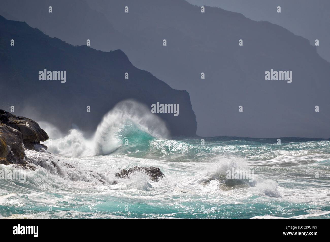 Dancing waves hi-res stock photography and images - Alamy
