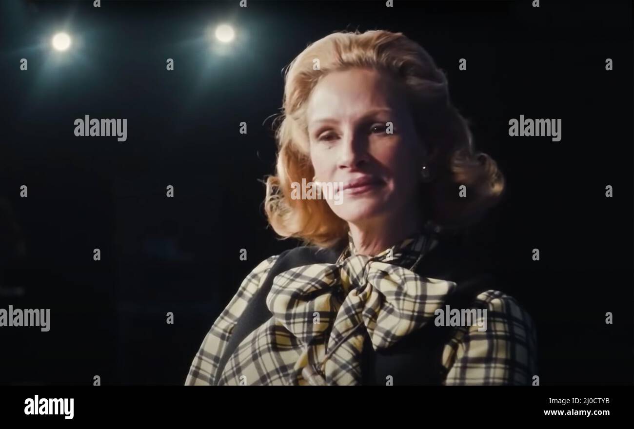 USA. Julia Roberts in a scene from the (C)Starz new series : Gaslit ...