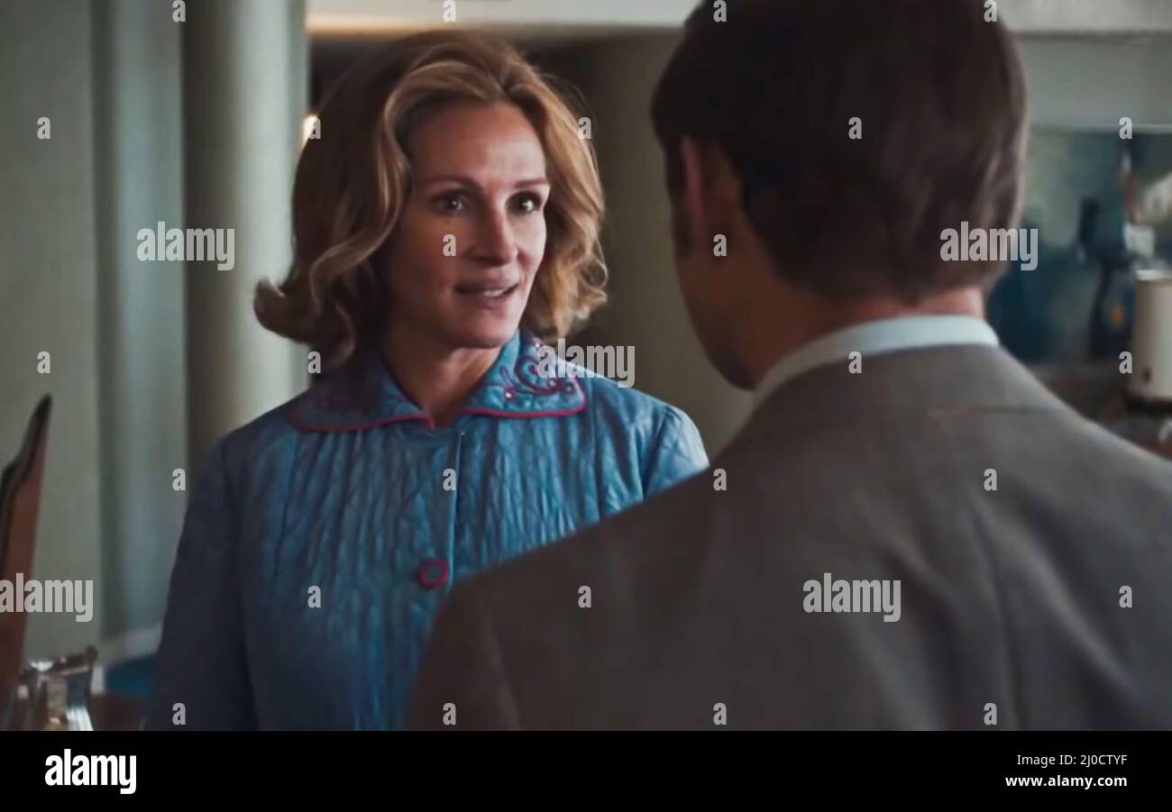 USA. Julia Roberts in a scene from the (C)Starz new series : Gaslit ...