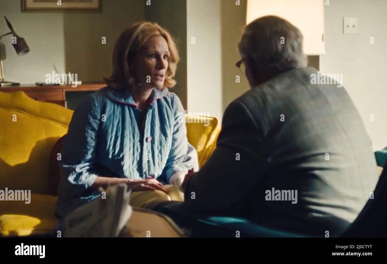 USA. Julia Roberts in a scene from the (C)Starz new series : Gaslit ...