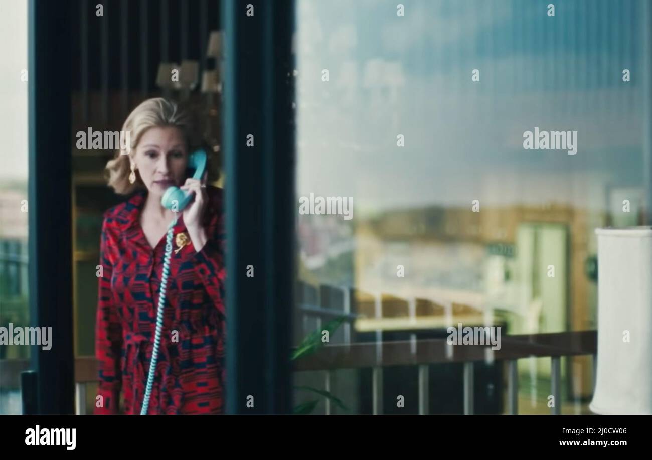 USA. Julia Roberts in a scene from the (C)Starz new series : Gaslit ...