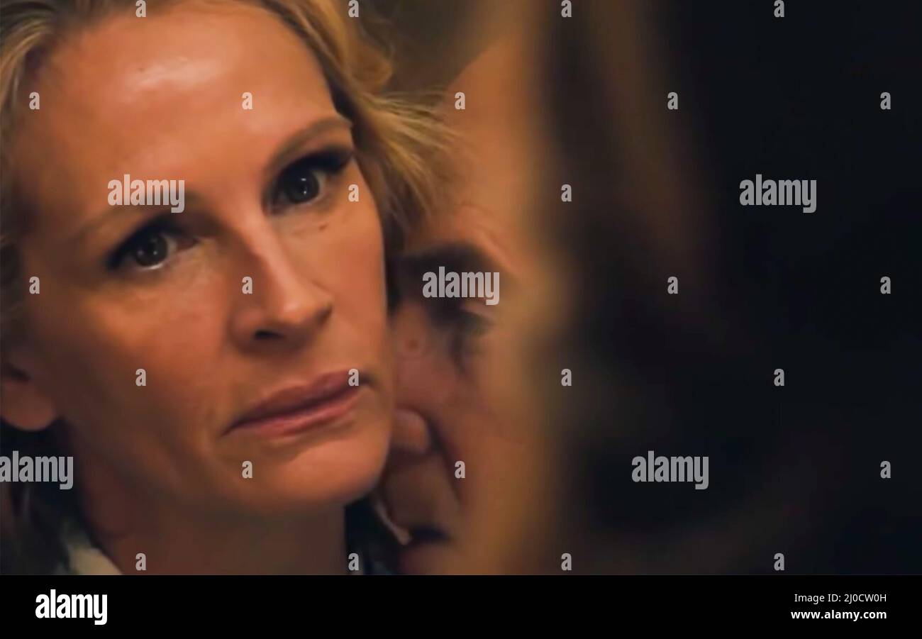 USA. Julia Roberts in a scene from the (C)Starz new series : Gaslit ...