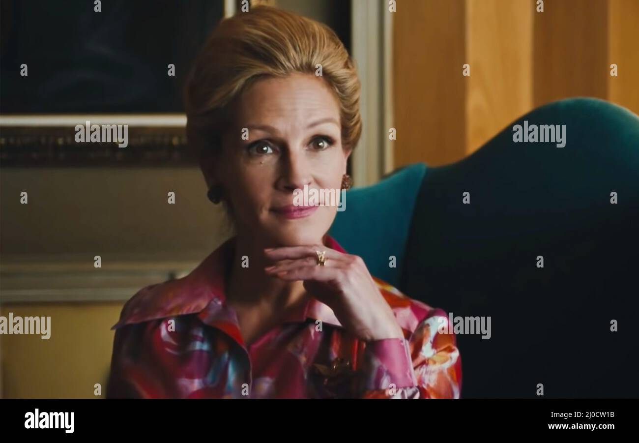 USA. Julia Roberts in a scene from the (C)Starz new series : Gaslit ...