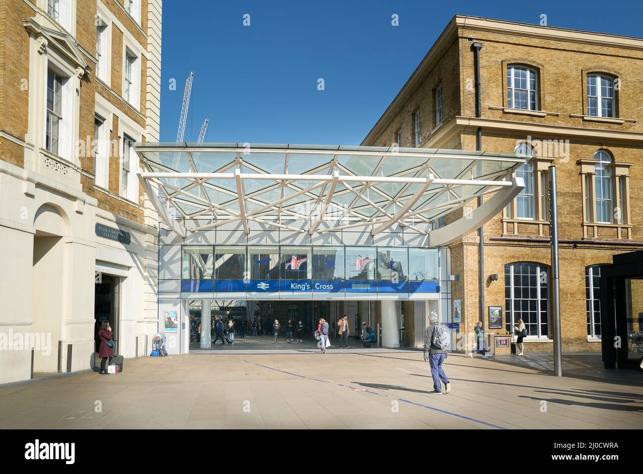 Entrance to King's Cross rail station, London, England Stock Photo - Alamy