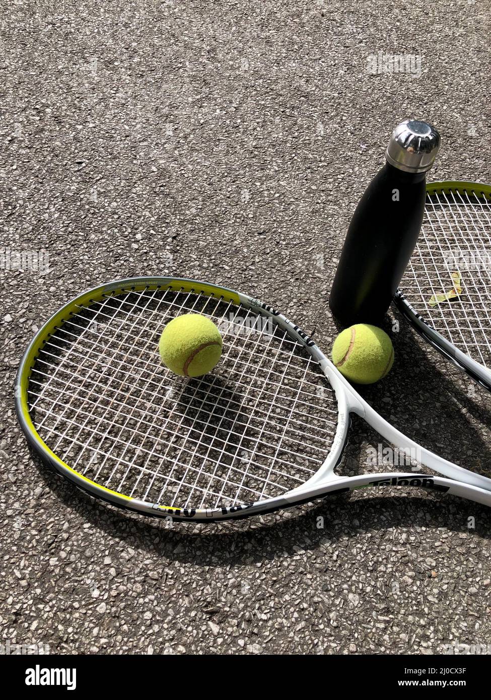 Tennis concept balls racket hi-res stock photography and images - Alamy