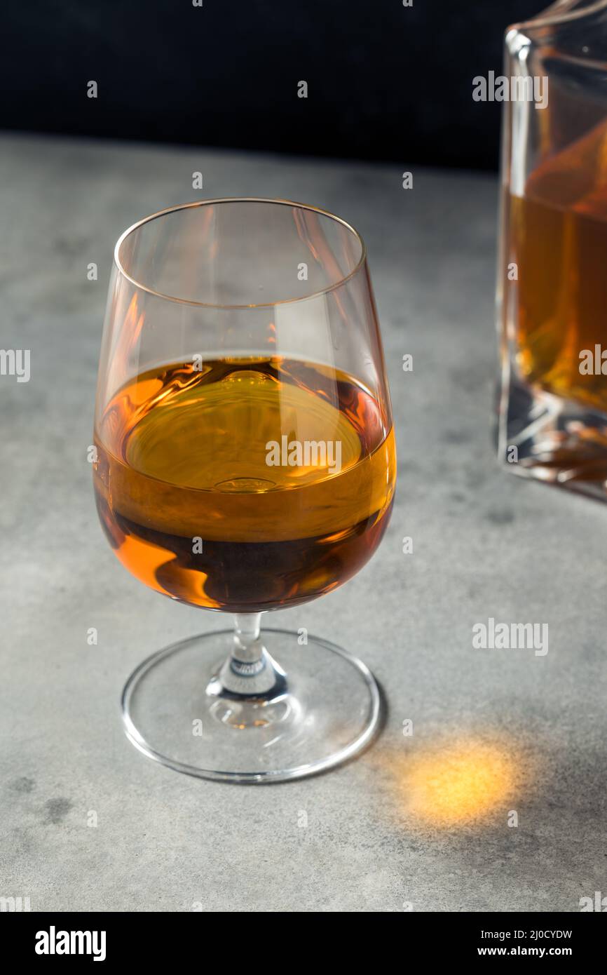 Whisky glass ready bar hi-res stock photography and images - Alamy