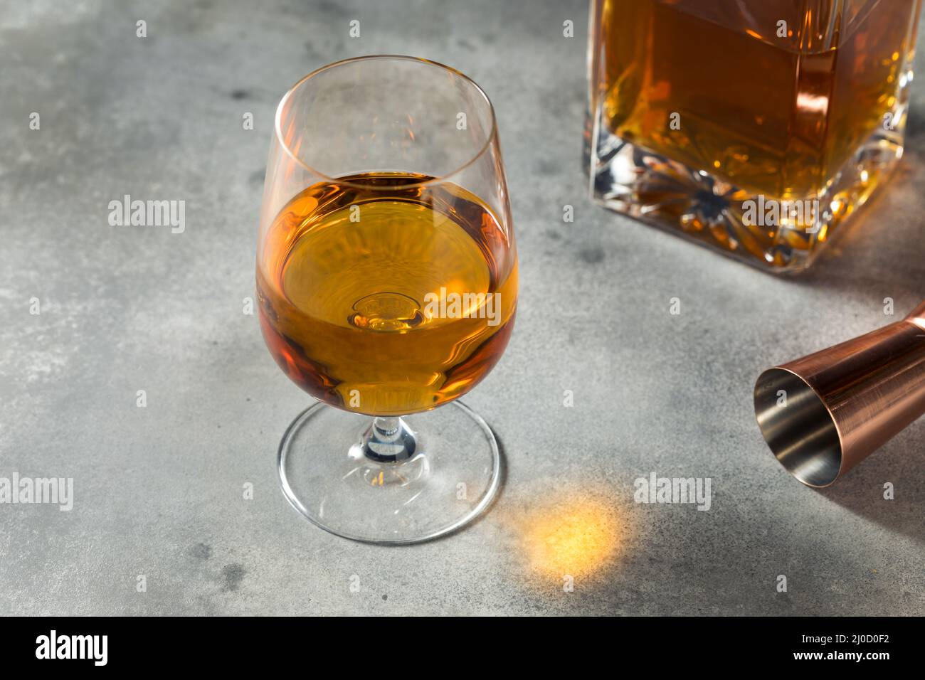 Whisky glass ready bar hi-res stock photography and images - Alamy