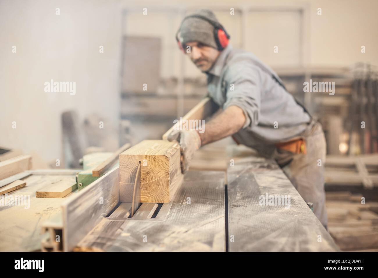 Carpenter Using Circular Saw for wood Stock Photo - Alamy