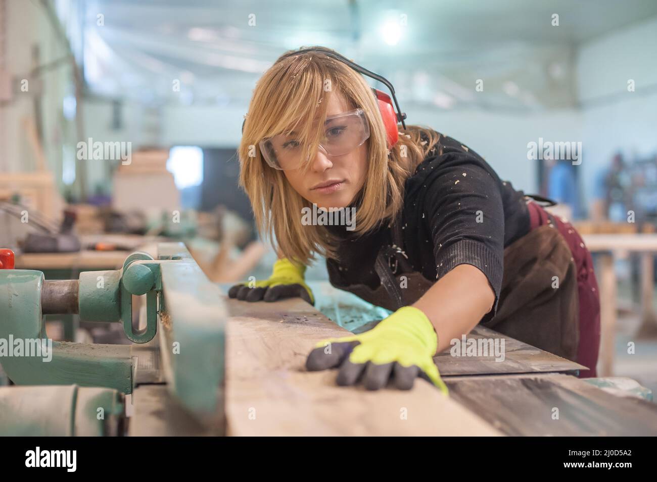 Female carpenter Using Electric Sander for wood Stock Photo - Alamy