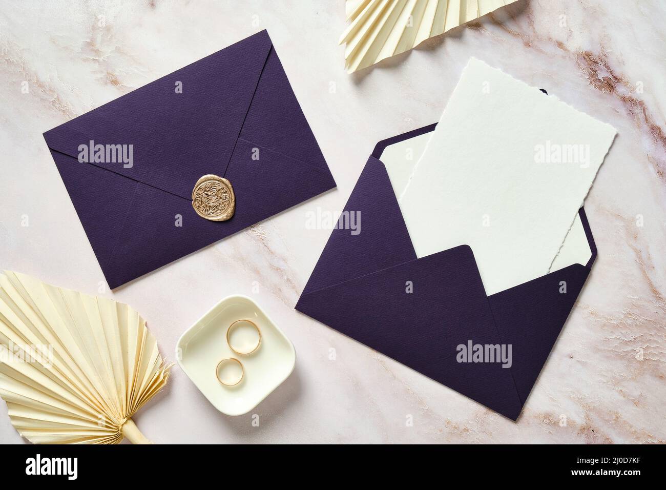 Minimal wedding rings hi-res stock photography and images - Alamy