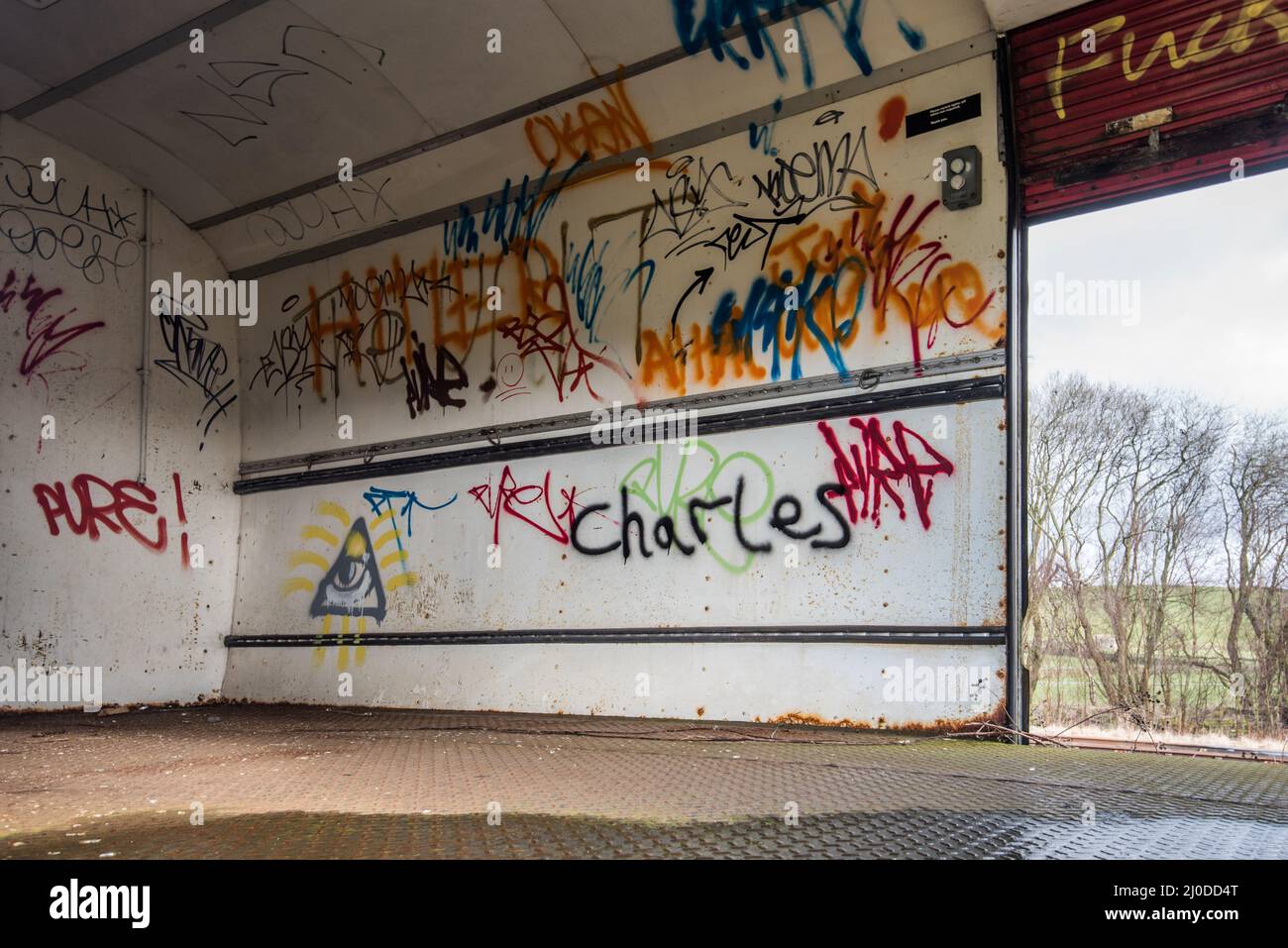 Spray painted train carriages hi-res stock photography and images - Alamy