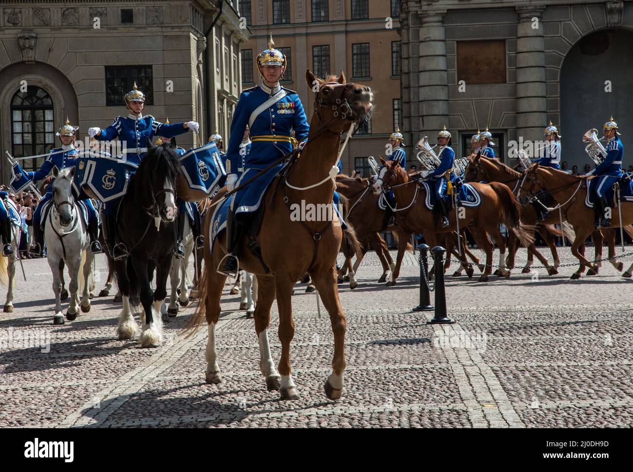 Guard mounting hi-res stock photography and images - Alamy