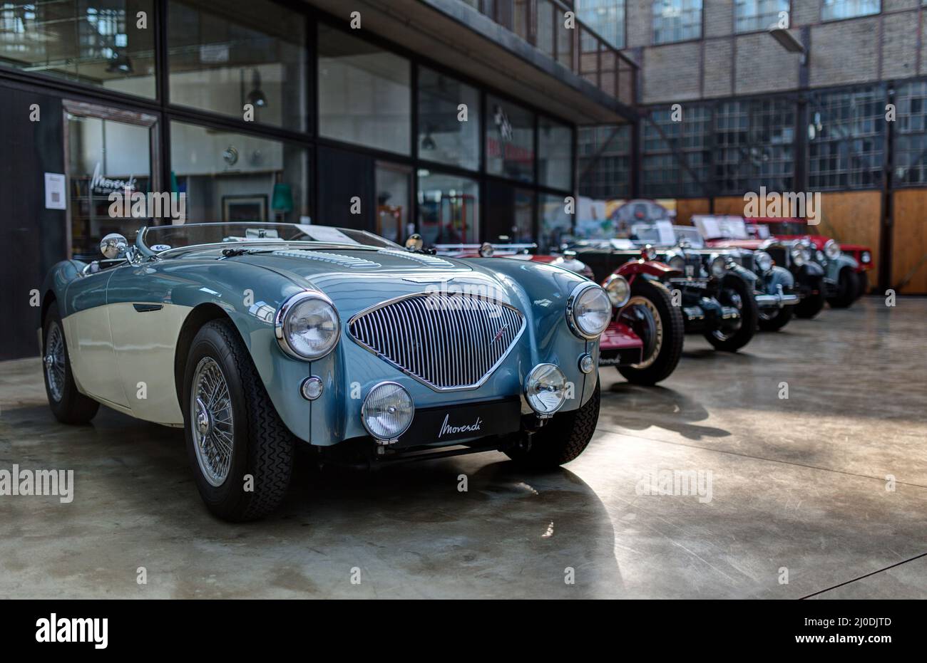 Oldtimer garage hi-res stock photography and images - Alamy