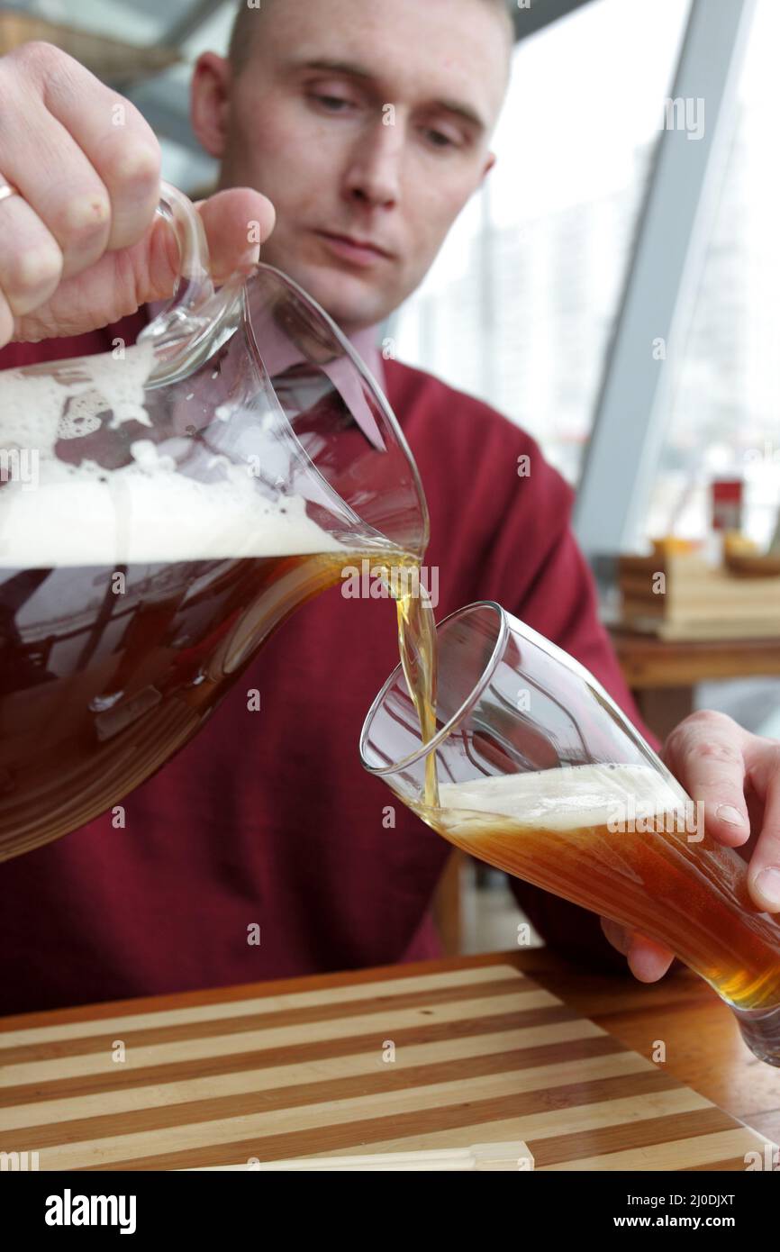 The man pouring a beer in a restaurant Stock Photo - Alamy