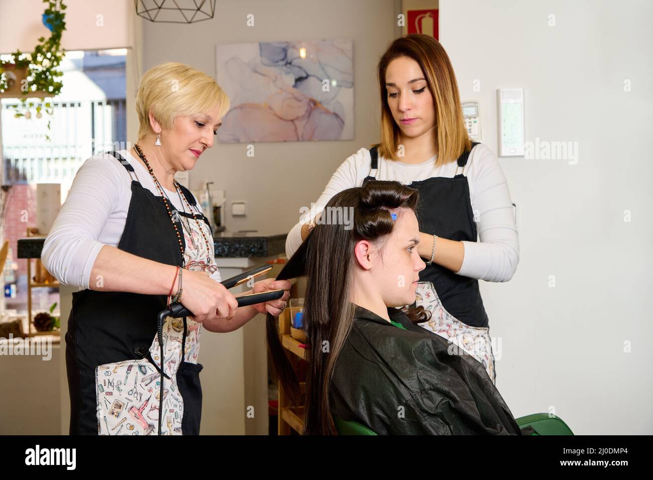 Spanish hairdresser hi-res stock photography and images - Alamy
