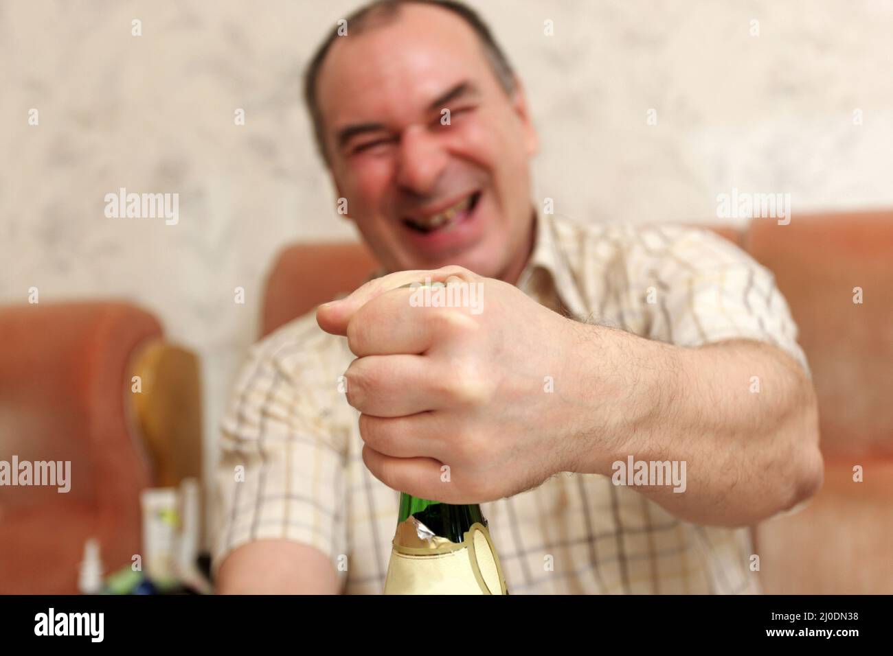 Man opens champagne bottle hi-res stock photography and images - Alamy