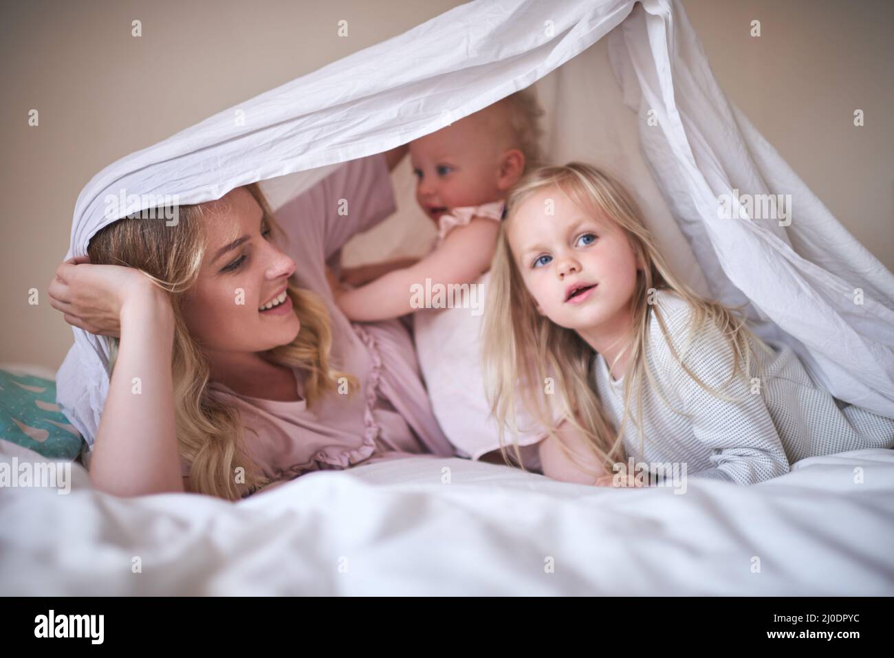Cute baby looking under blanket hi-res stock photography and images - Alamy
