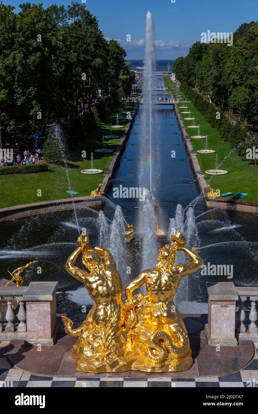 Samson Fountain in Peterhof Palace Stock Photo - Alamy