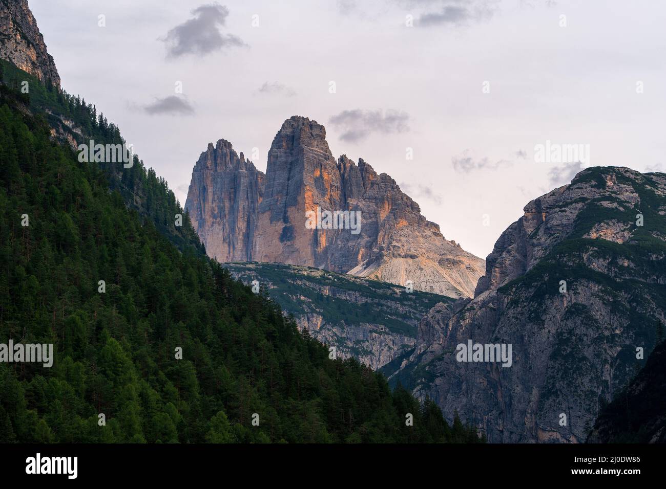 Mountainside landscape hi-res stock photography and images - Alamy