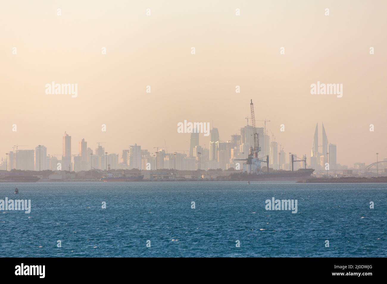 Skyline manama hi-res stock photography and images - Alamy