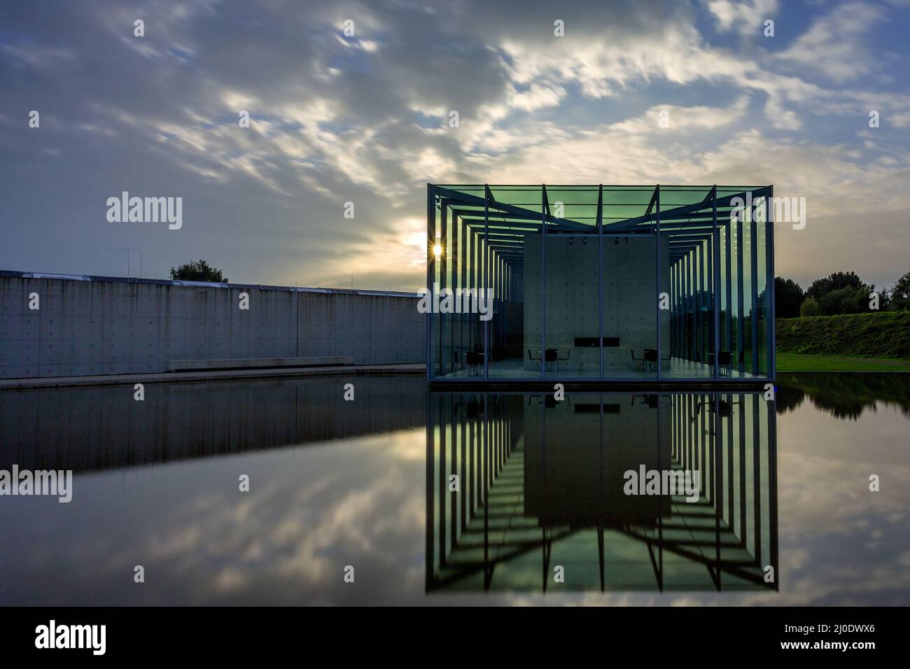 Architecture cloudy sky hi-res stock photography and images - Alamy