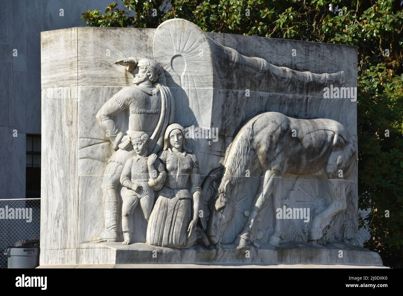 Oregon capitol gold hi-res stock photography and images - Alamy