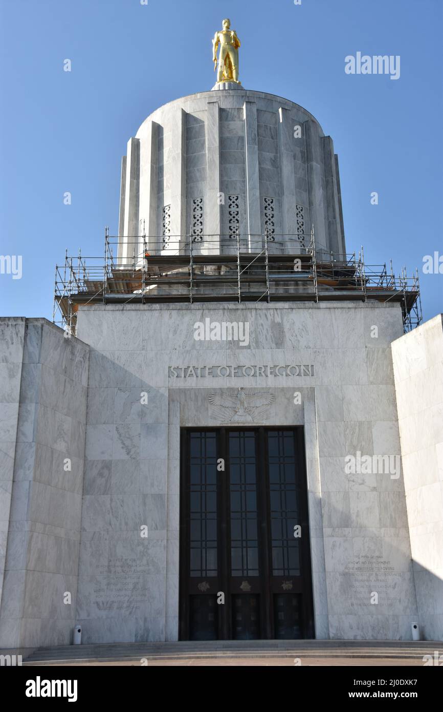 Oregon capitol gold hi-res stock photography and images - Alamy
