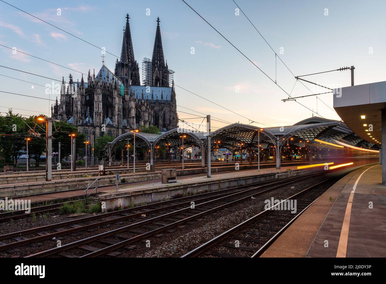 Train in the station and Cologne Cathedral Stock Photo - Alamy