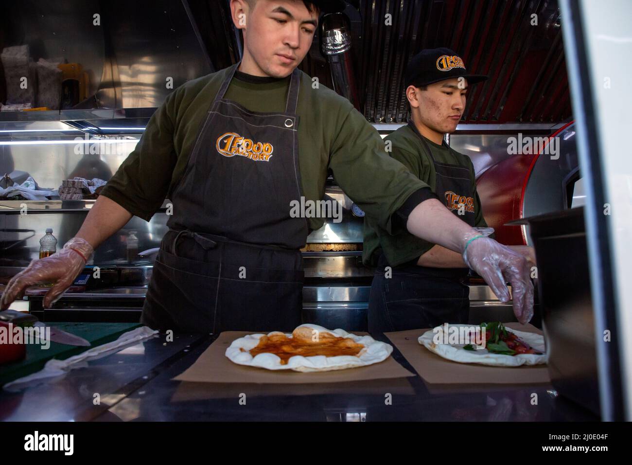 Mcdonalds worker kitchen hi-res stock photography and images - Alamy