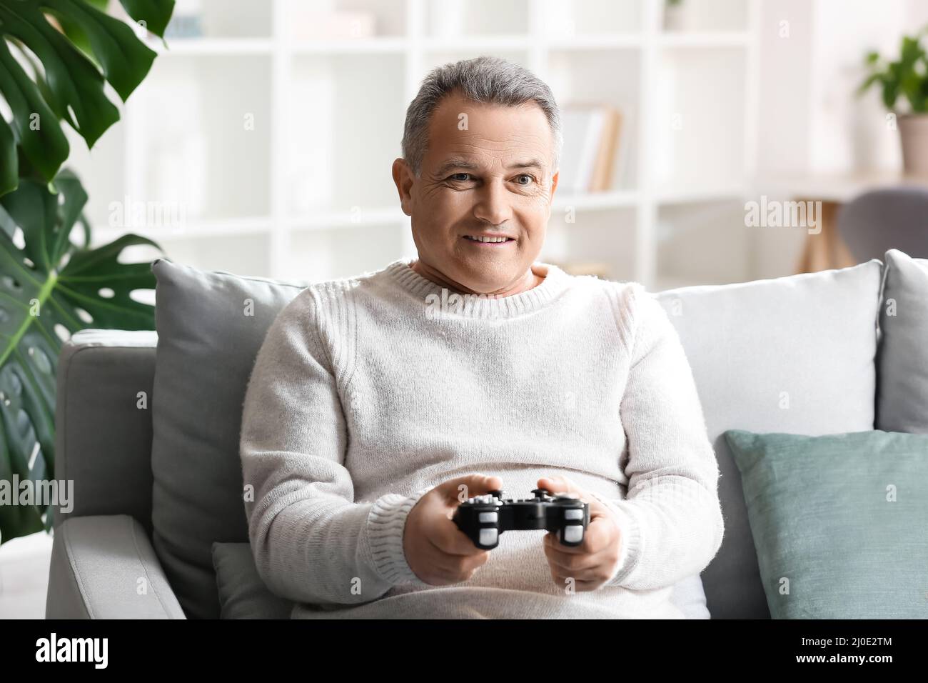 Old man playing online game hi-res stock photography and images - Alamy