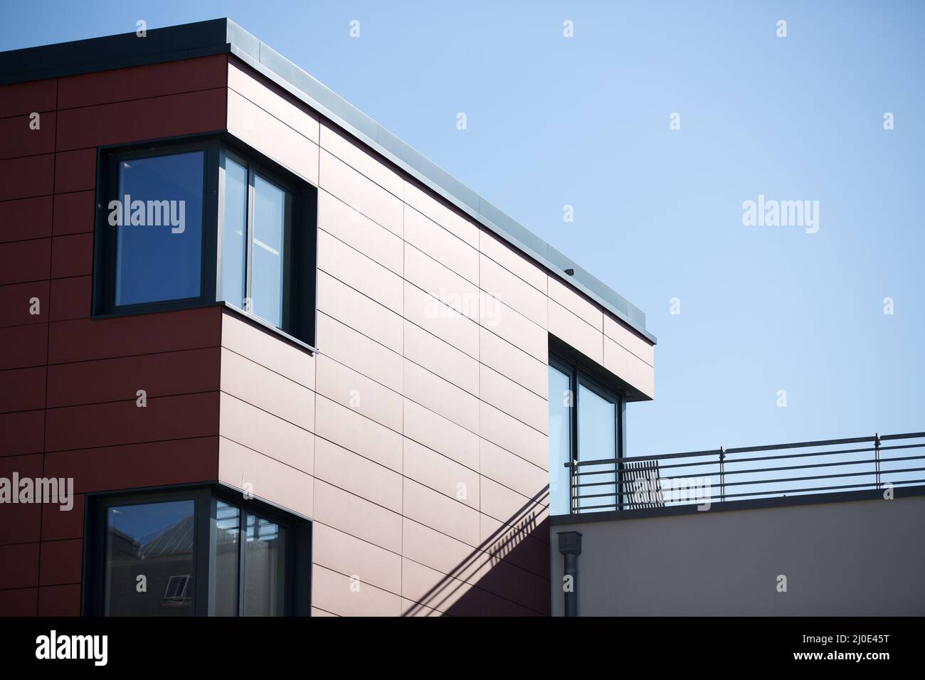 Shadow building house hi-res stock photography and images - Alamy