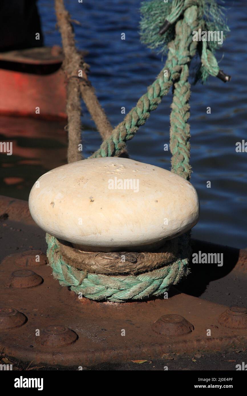 Green rope hi-res stock photography and images - Alamy