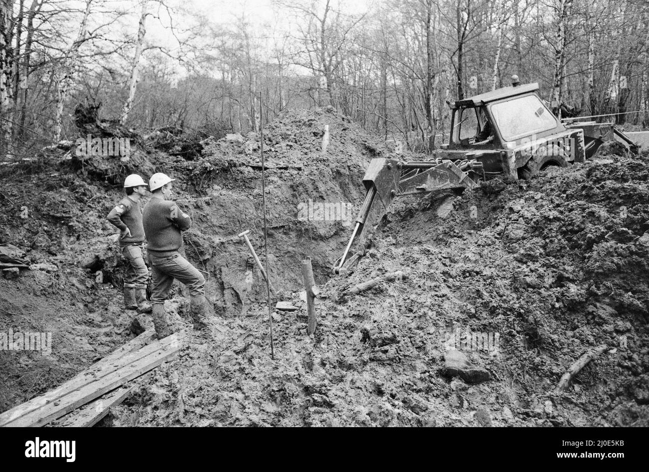 Bomb disposal men from the Royal Engineers dig out an unexploded German ...