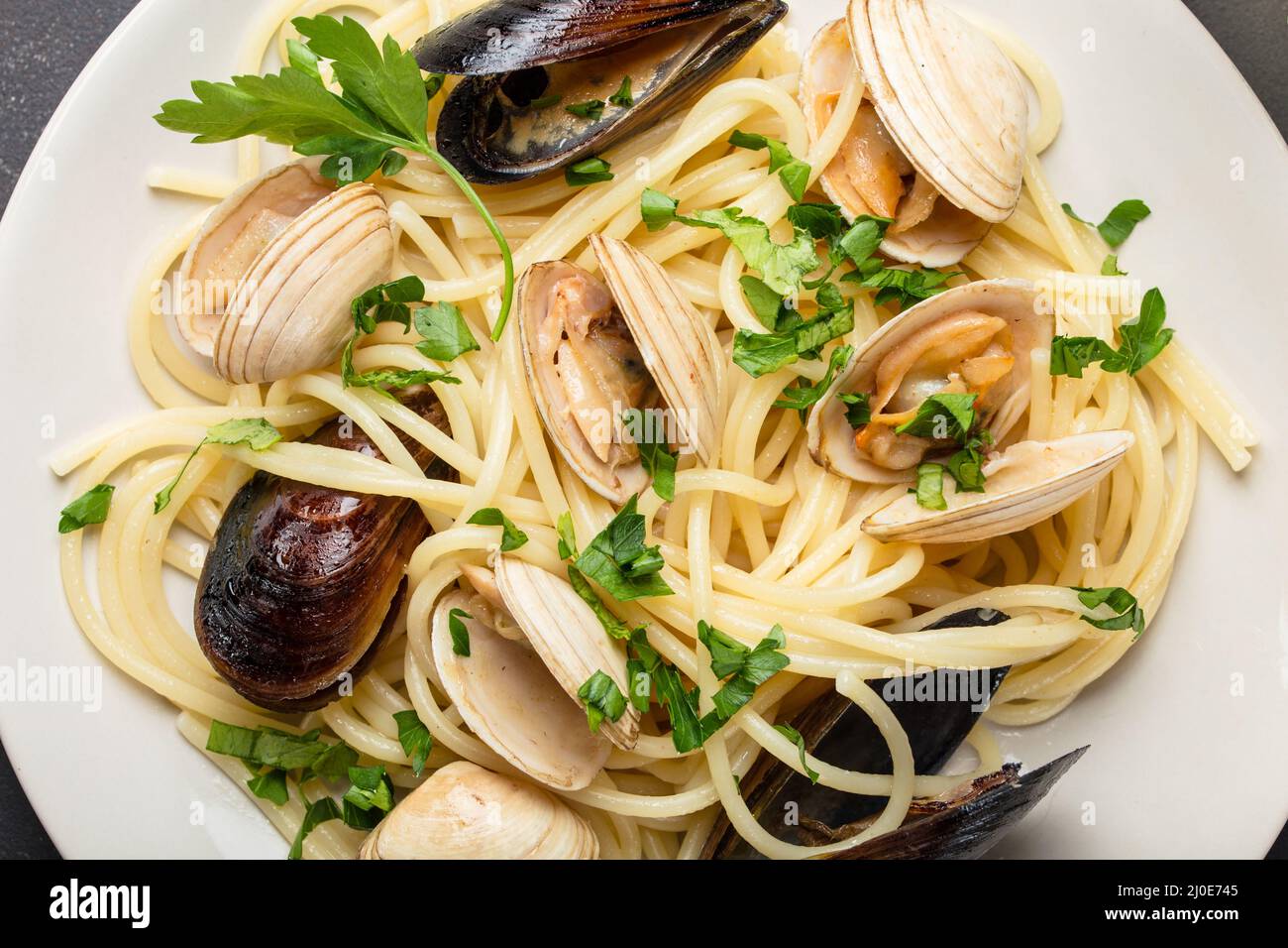 Spaghetti cooked seafood close up hi-res stock photography and images ...