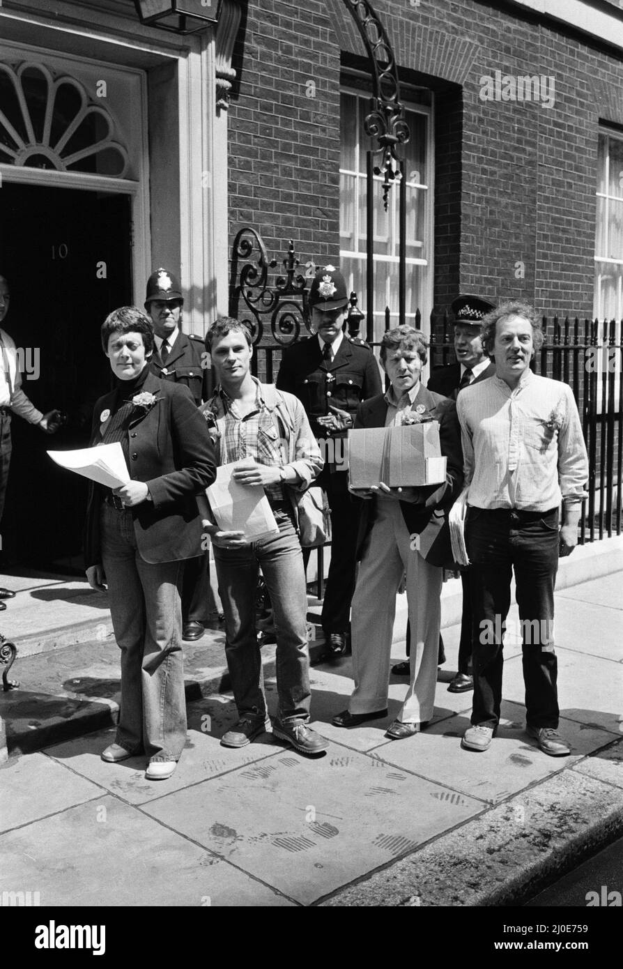 Gay rights march at 10 Downing Street. 28th June 1980 Stock Photo - Alamy